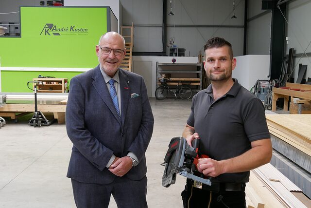 Handwerkspräsident Peter Eul auf Sommertour in OWL